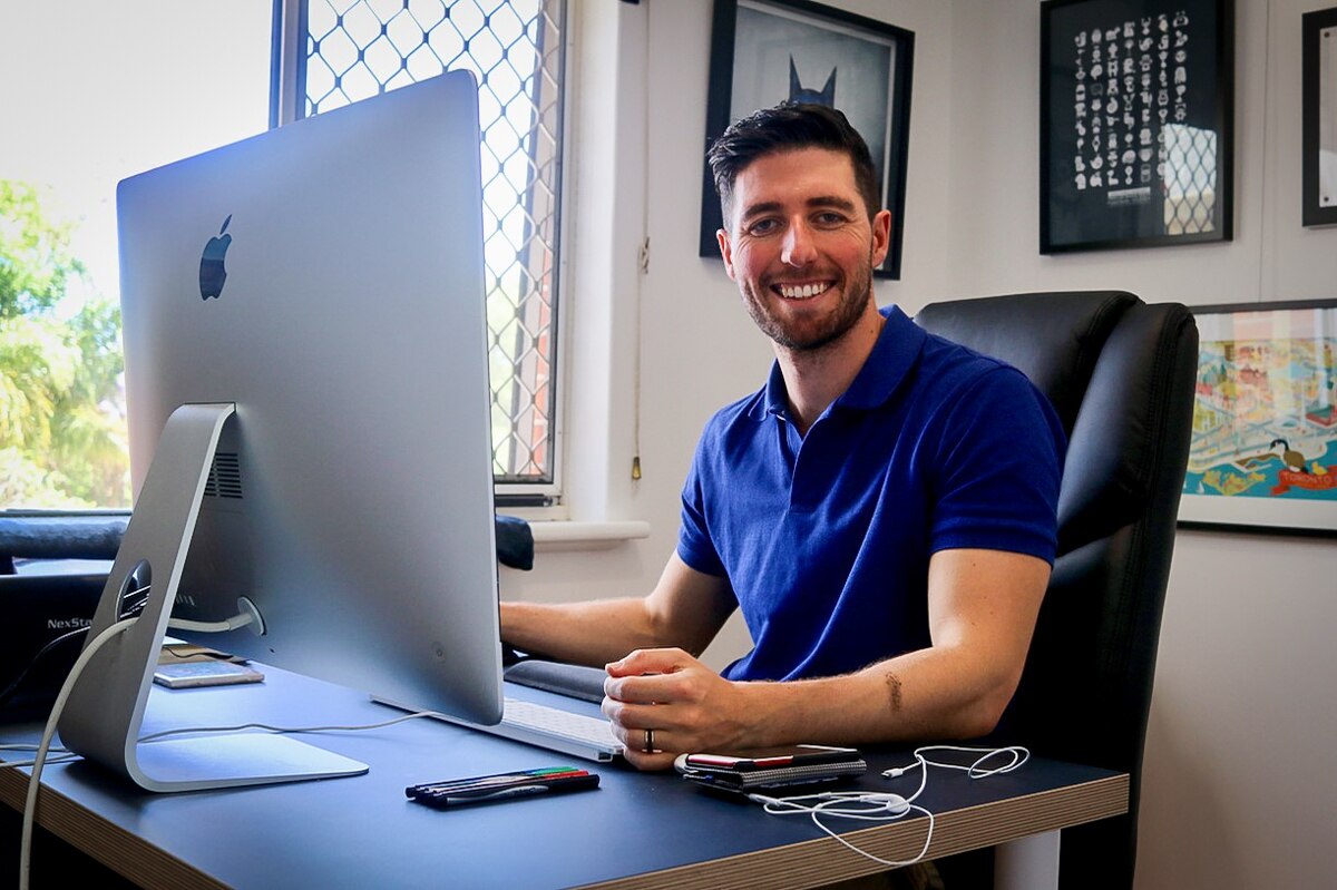 Romance and the bloke — Aussie male romance writers tap into billion ...