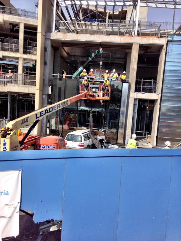 Bendigo hospital crash: Car smashes into $630 million building site in ...