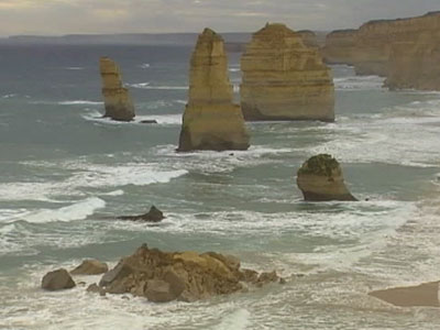 Stack collapse leaves 8 apostles standing - ABC News