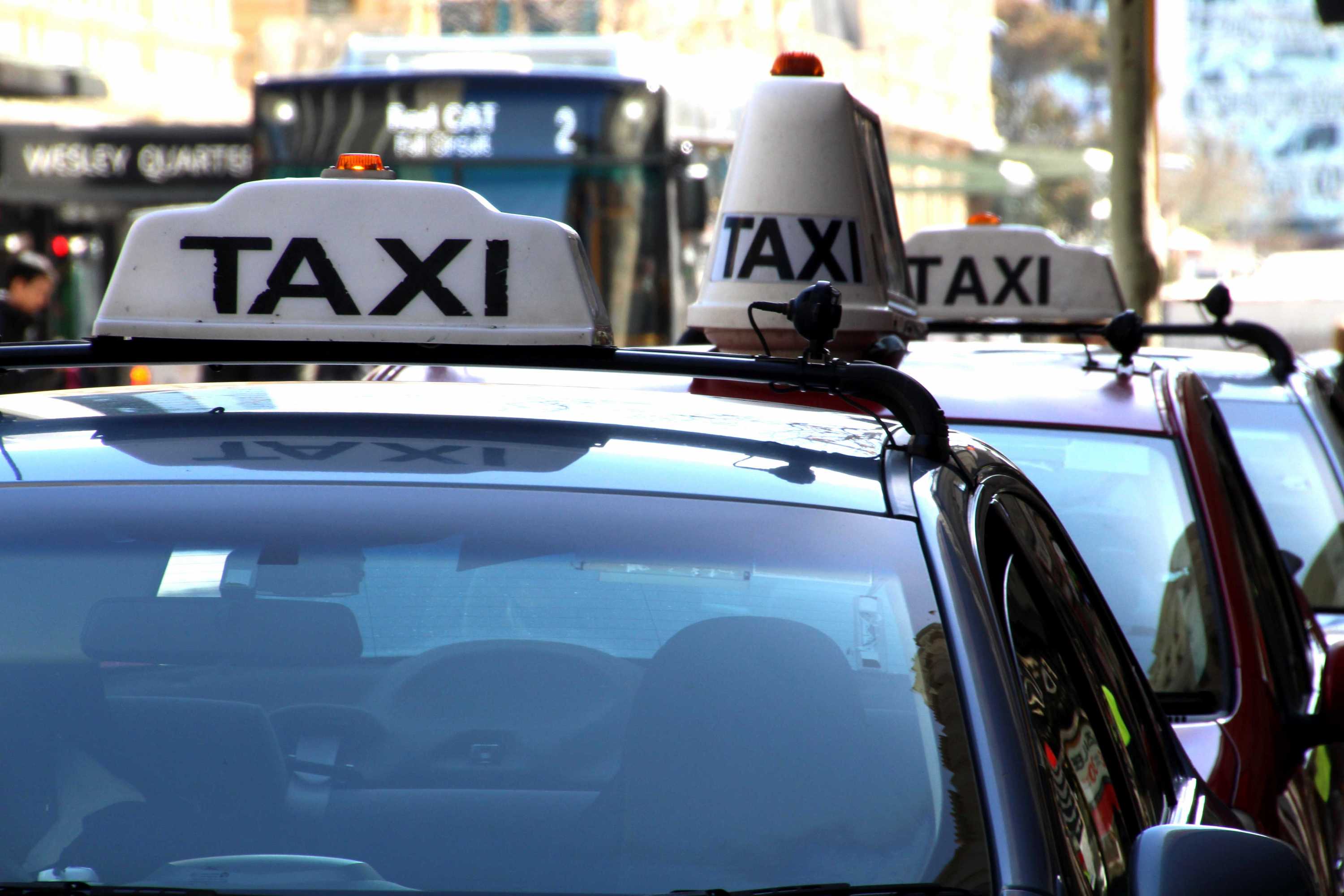 Darwin taxi drivers outraged by police crackdown - ABC listen