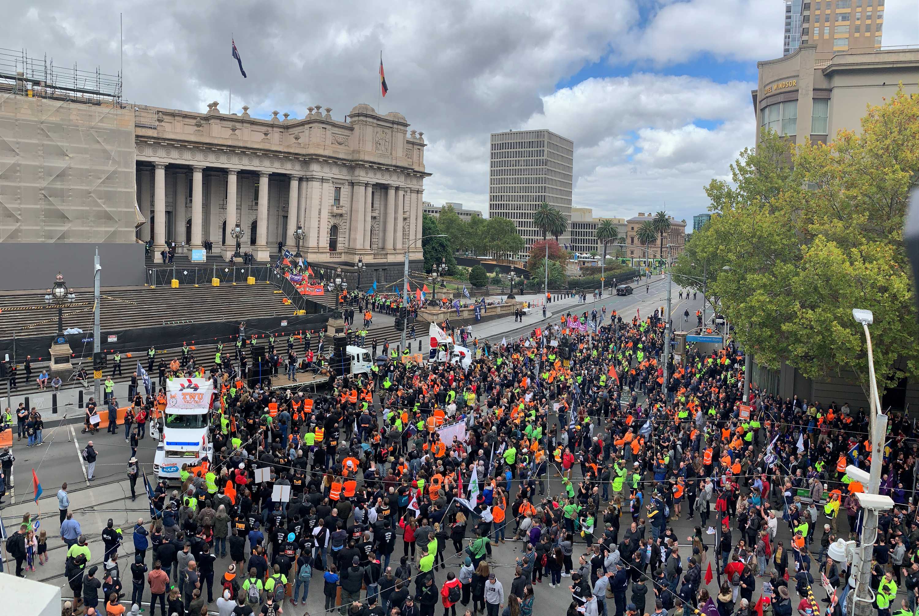 Union rallies shut down central Melbourne demanding industrial law ...