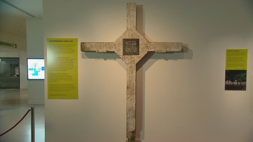 Bryce unveils Long Tan cross in Canberra - ABC News