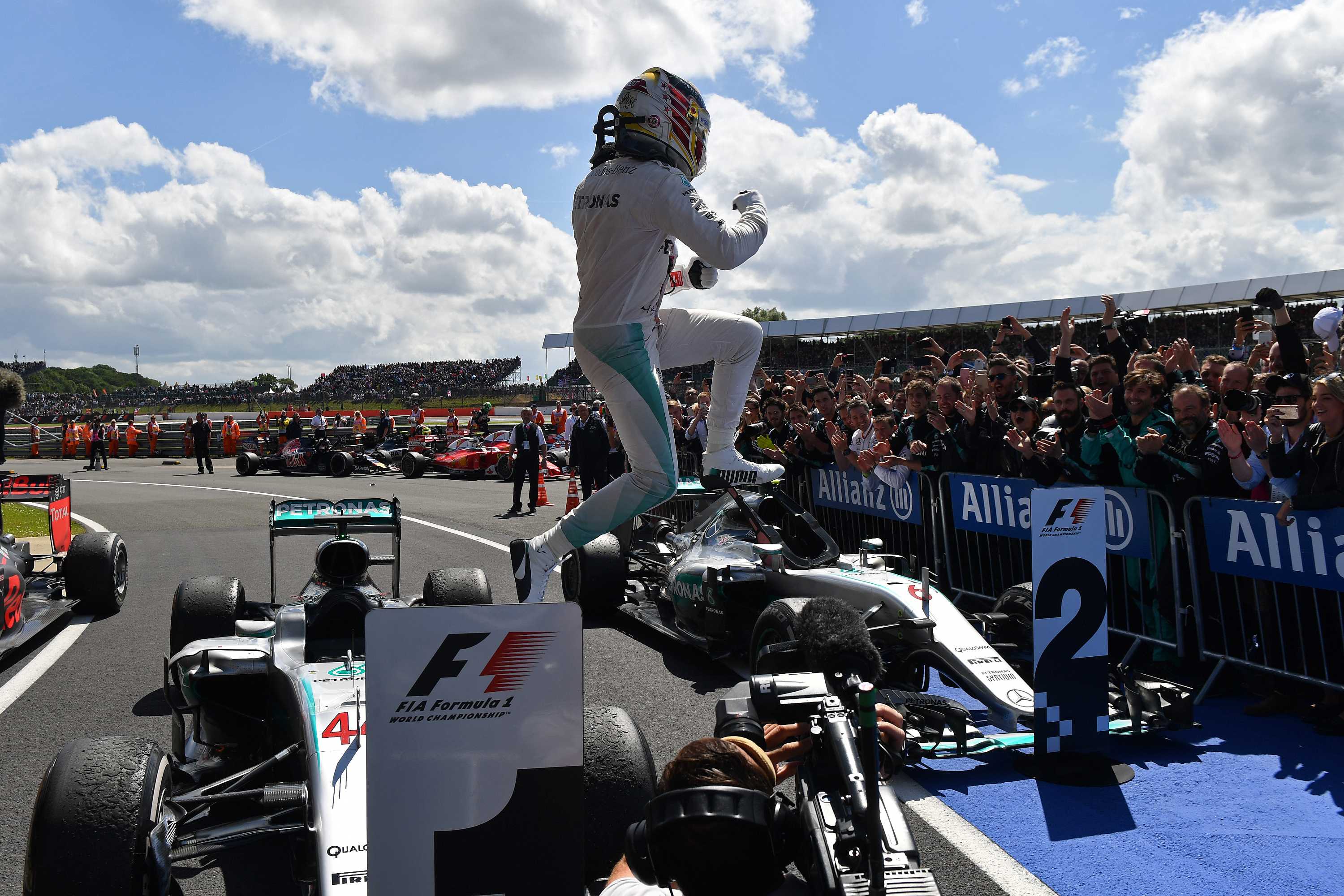British F1 Grand Prix: Mercedes' Lewis Hamilton takes home third ...