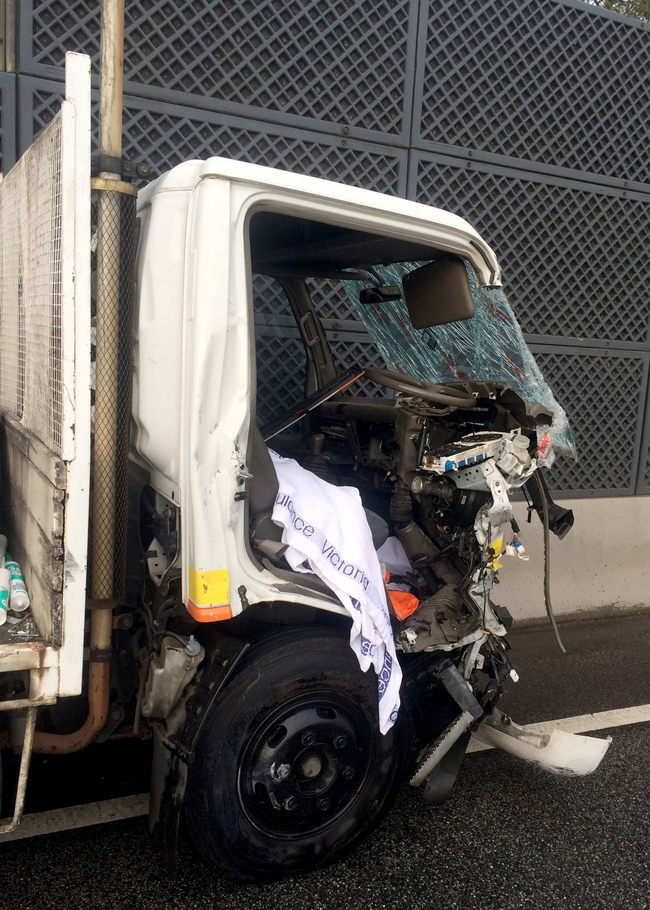 Monash Freeway re-opens after serious crash near Warrigal Road causes ...