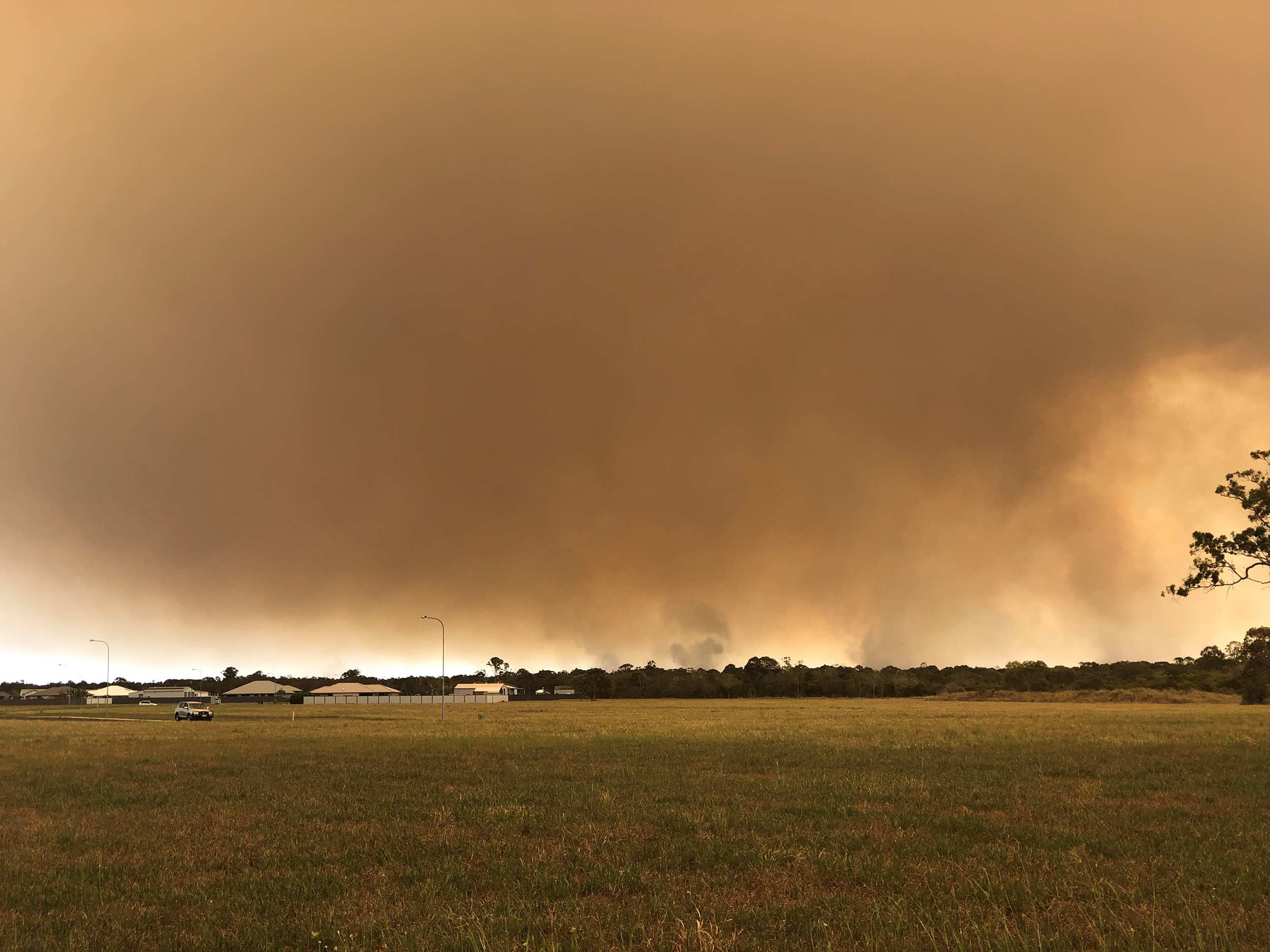 Woodgate bushfire threat dampened by rain after locals urged to leave ...