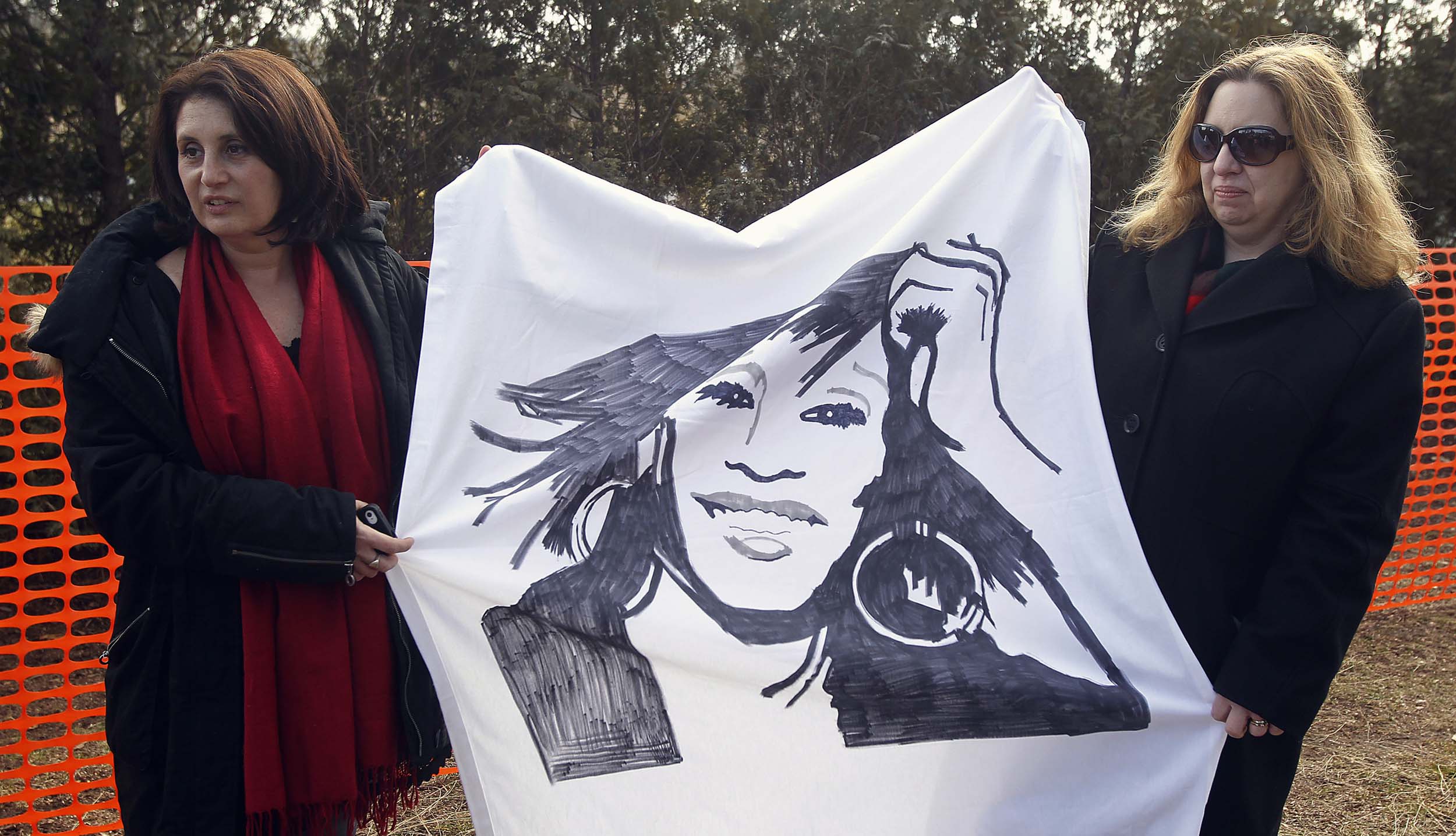 Whitney Houston buried in private ceremony - ABC News