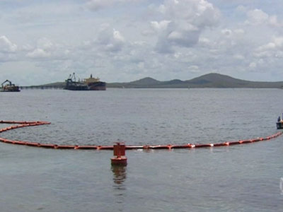 Oil spill clean-up continues - ABC News