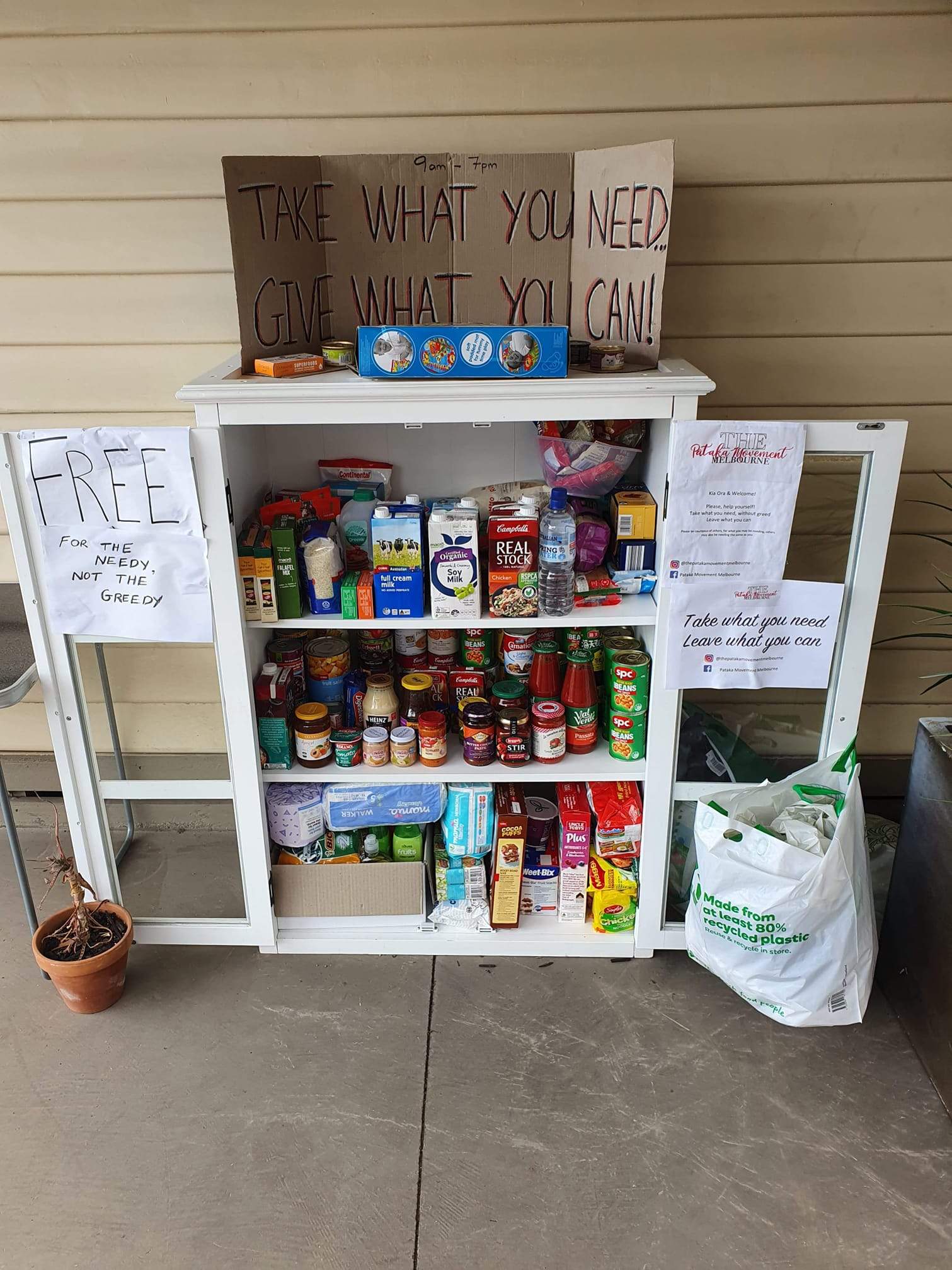 Kiwi woman starts a community pantry for those doing it tough during COVID-19 lockdown - ABC Pacific