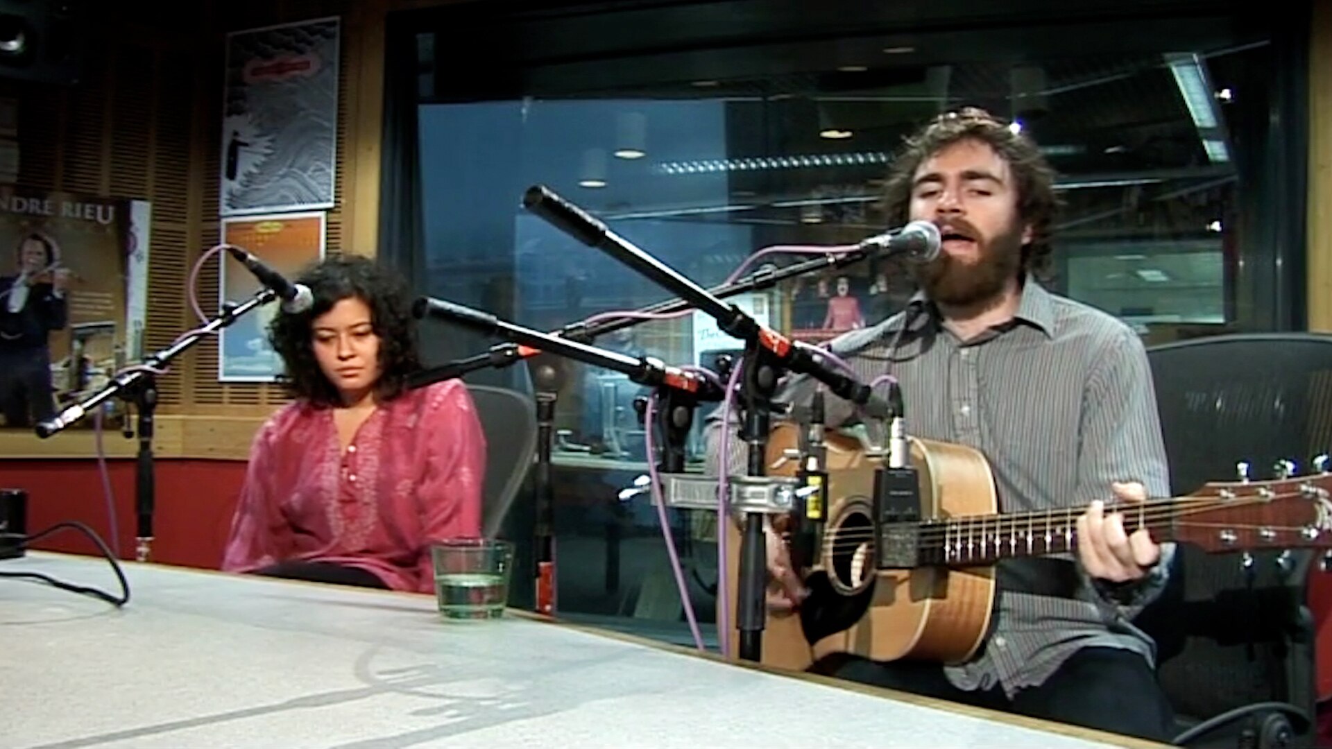 Liam Finn & EJ Barnes covers Neil Young 'Old Man' for Like A Version ...