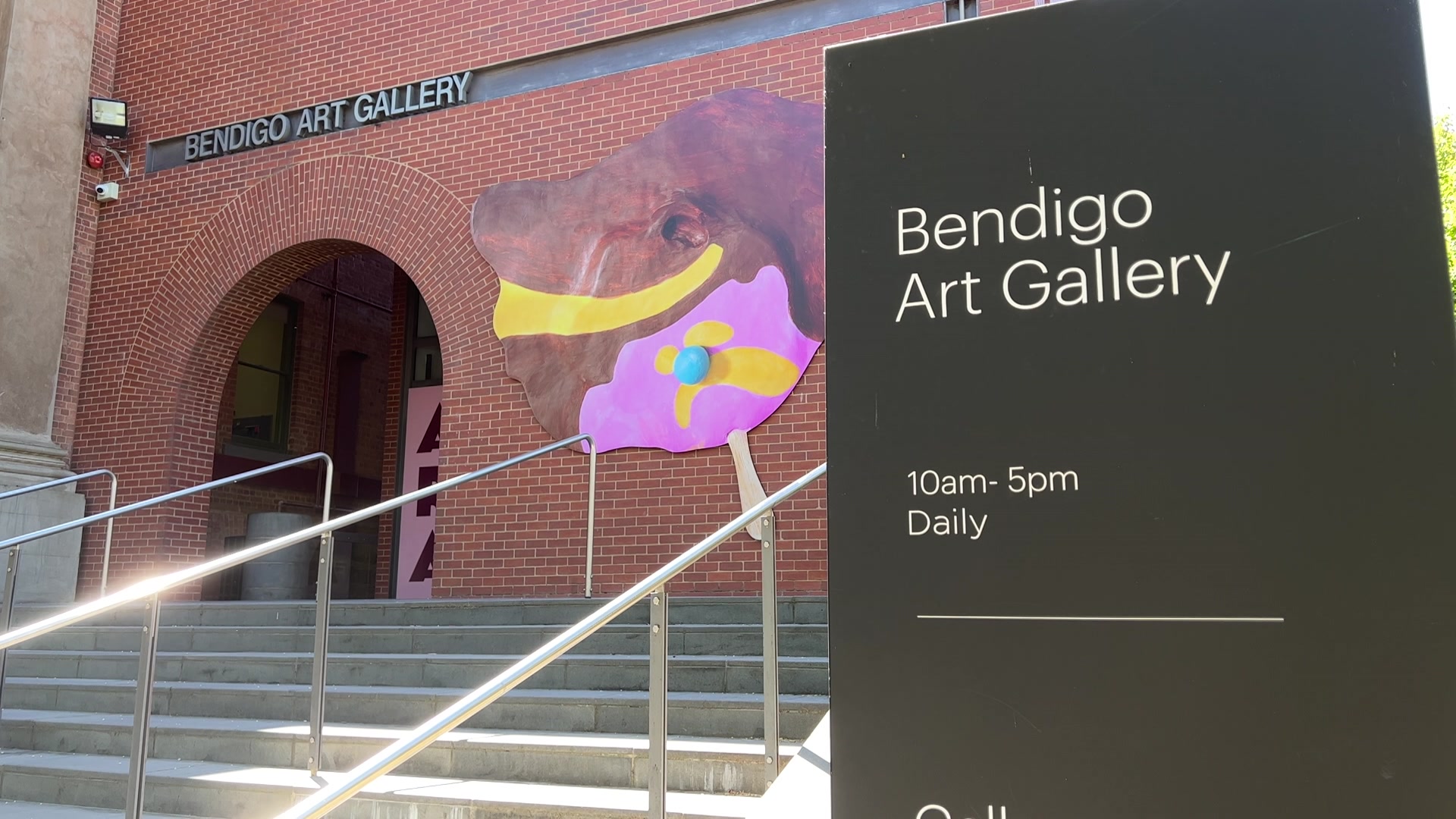 Ken Done draws crowds to Bendigo Art Gallery as it explores all things ...
