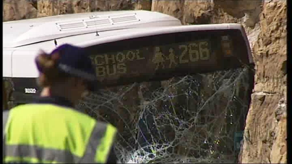Sydney school bus crash kills two - ABC News