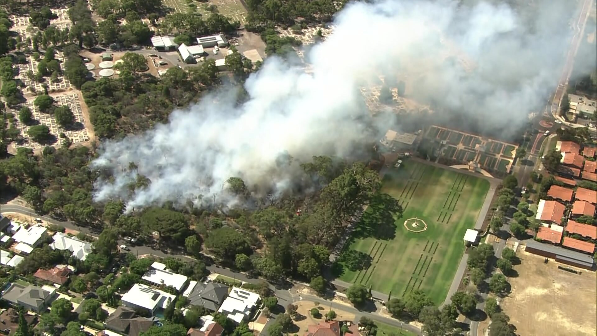 Perth heatwave declared as firefighters contain blaze burning near ...