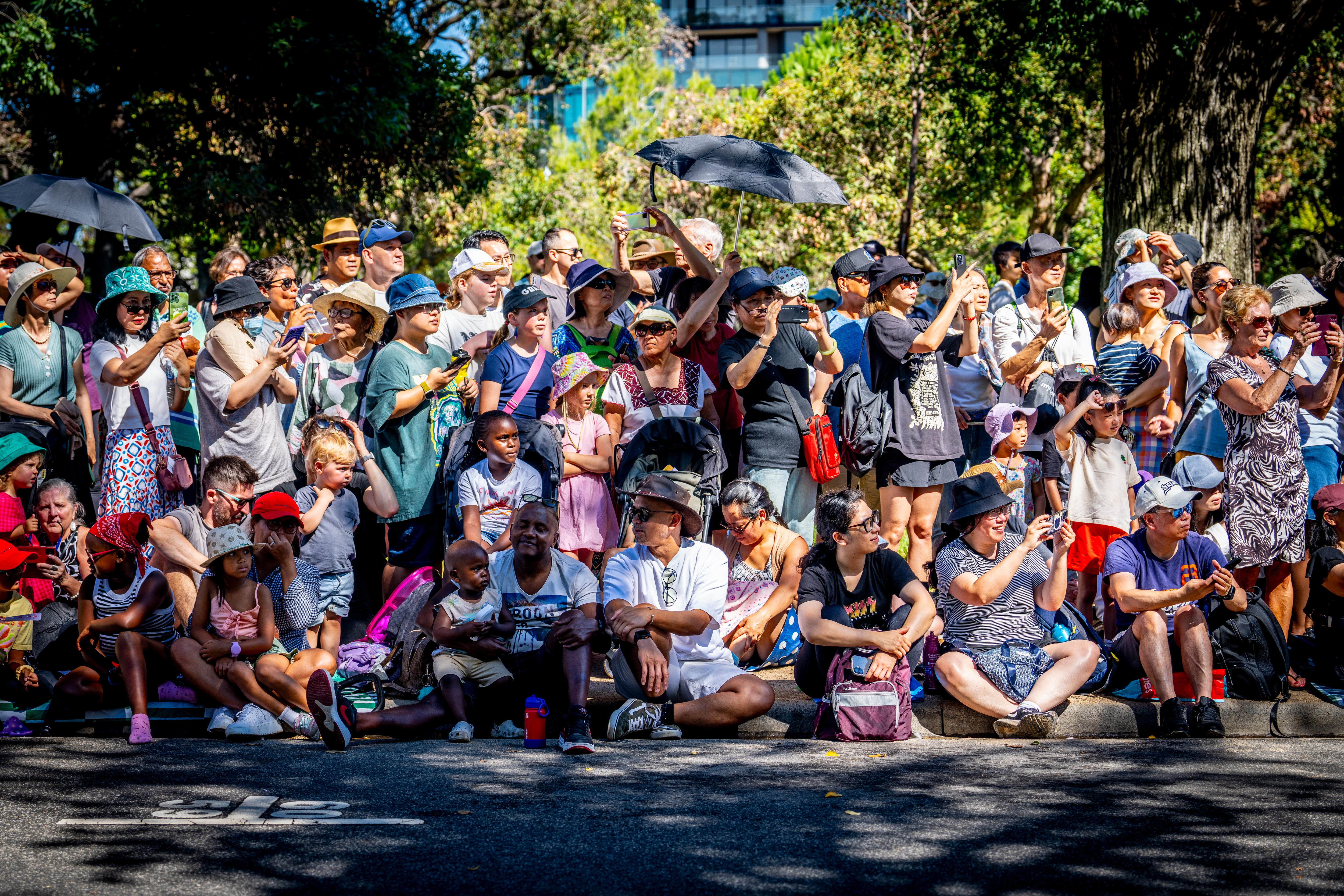 Record crowds brave Melbourne heat for 71st Moomba Festival - ABC News