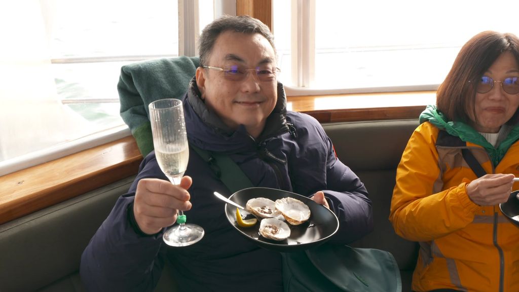 Tourists enjoy sourcing and tasting the mussels on their tour. - ABC News