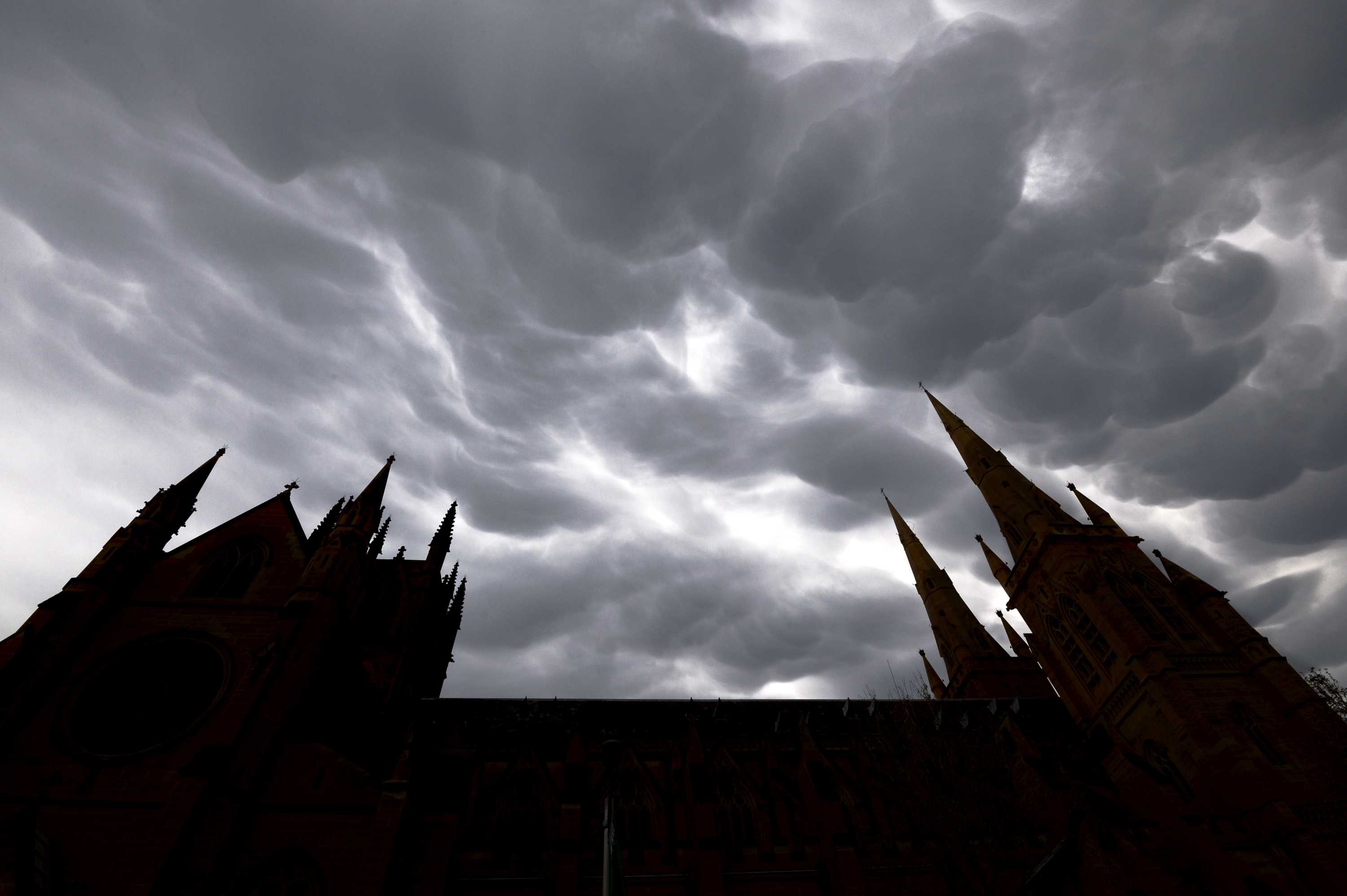 Sydney storm causes damage, flight delays and striking photography ...