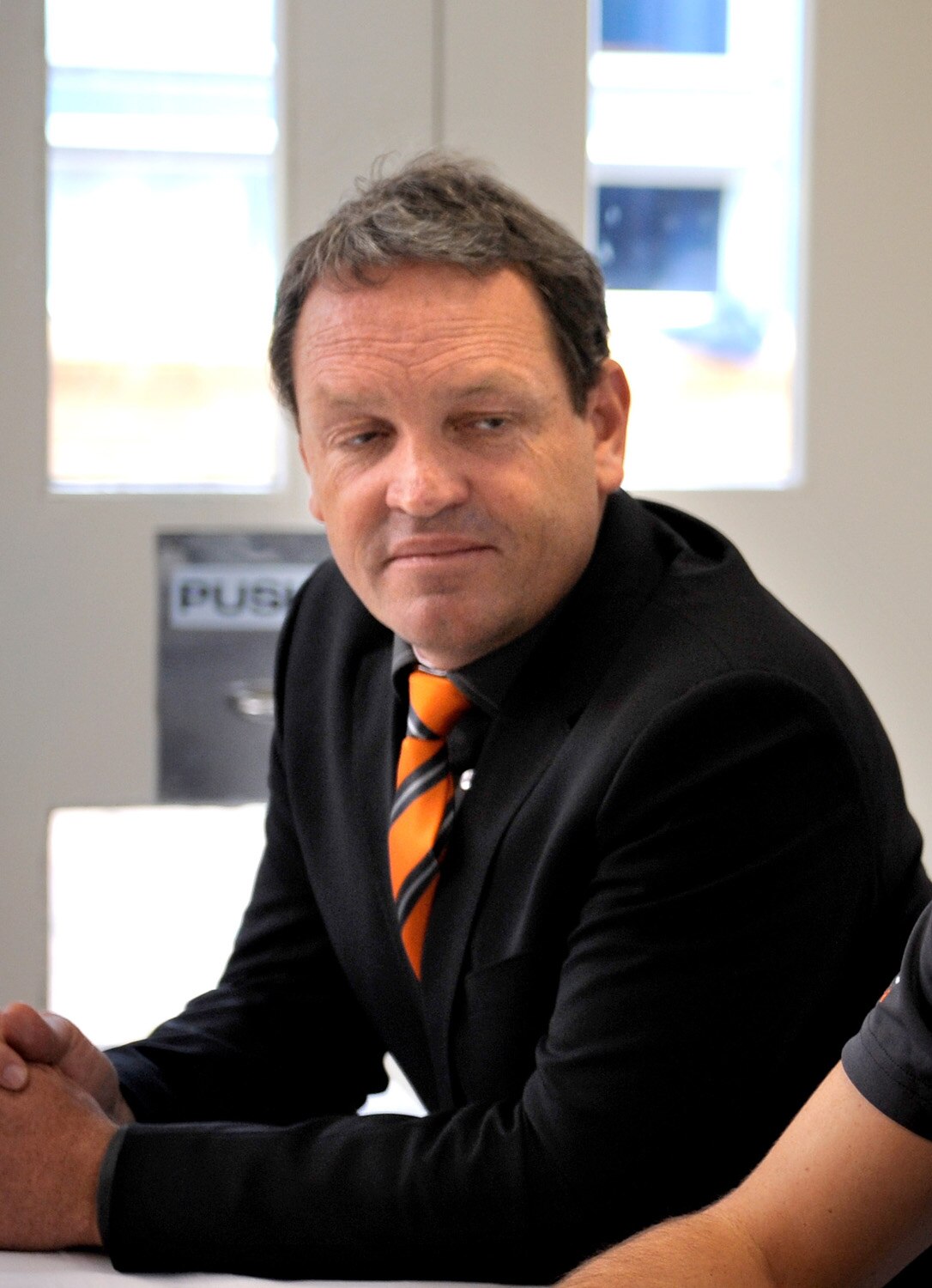 Giants lose chief executive - ABC News