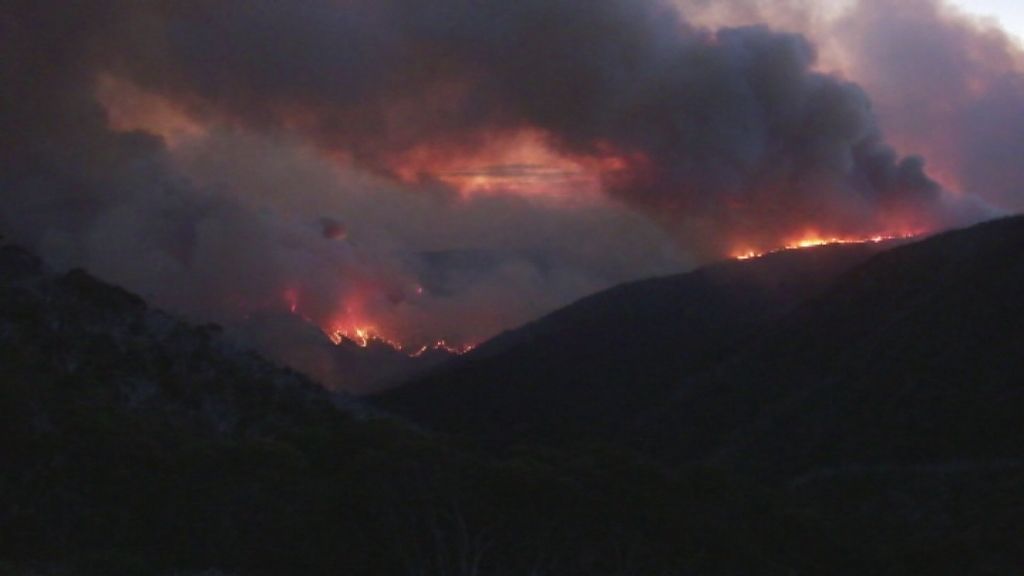Alpine fire fight - ABC News