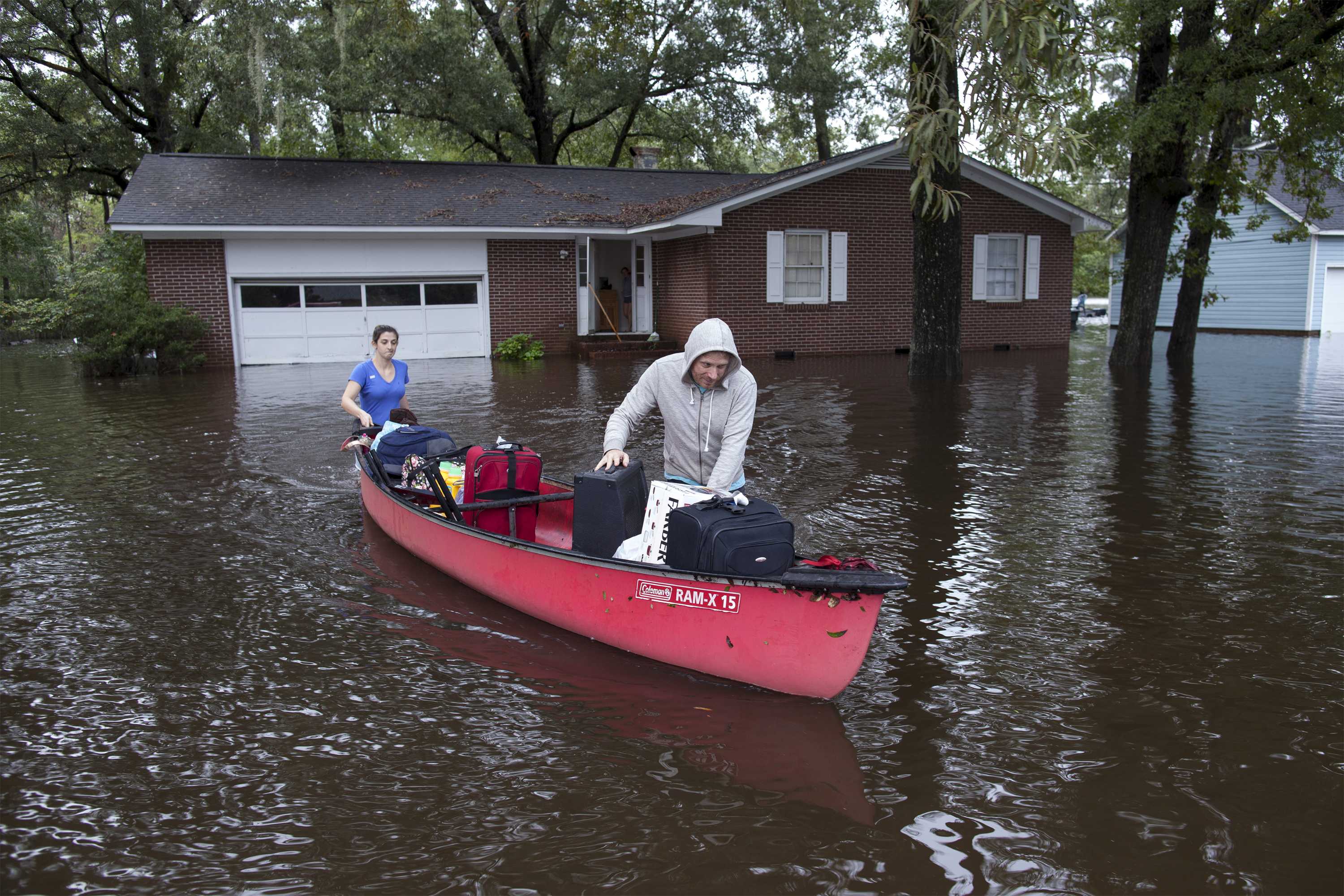 Record floods kill 15 in South Carolina, leave thousands without power ...