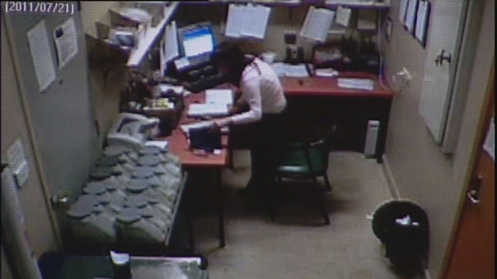 Security vision from Gepps Cross Hotel robbery - ABC News