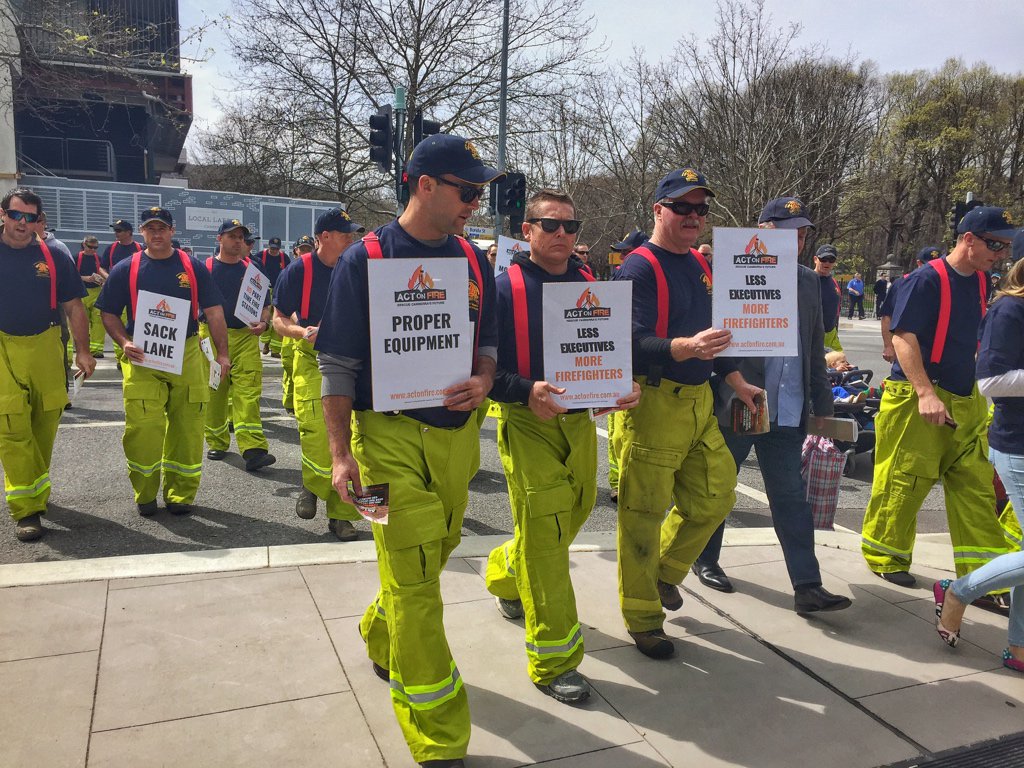 Canberra firefighters call for resignation of Emergency Services Agency ...