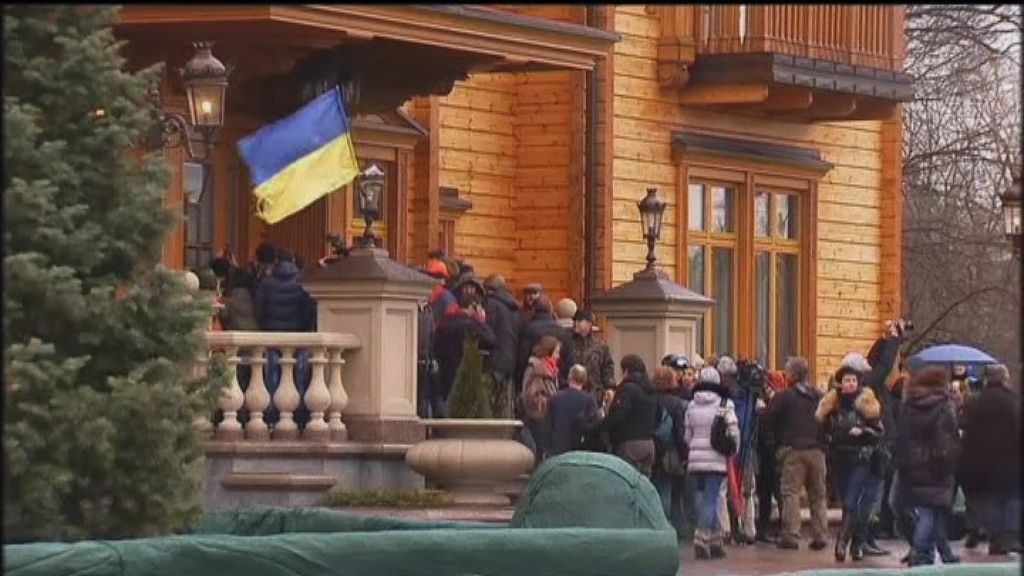 Ukrainian president Viktor Yanukovich removed from office, but refuses ...