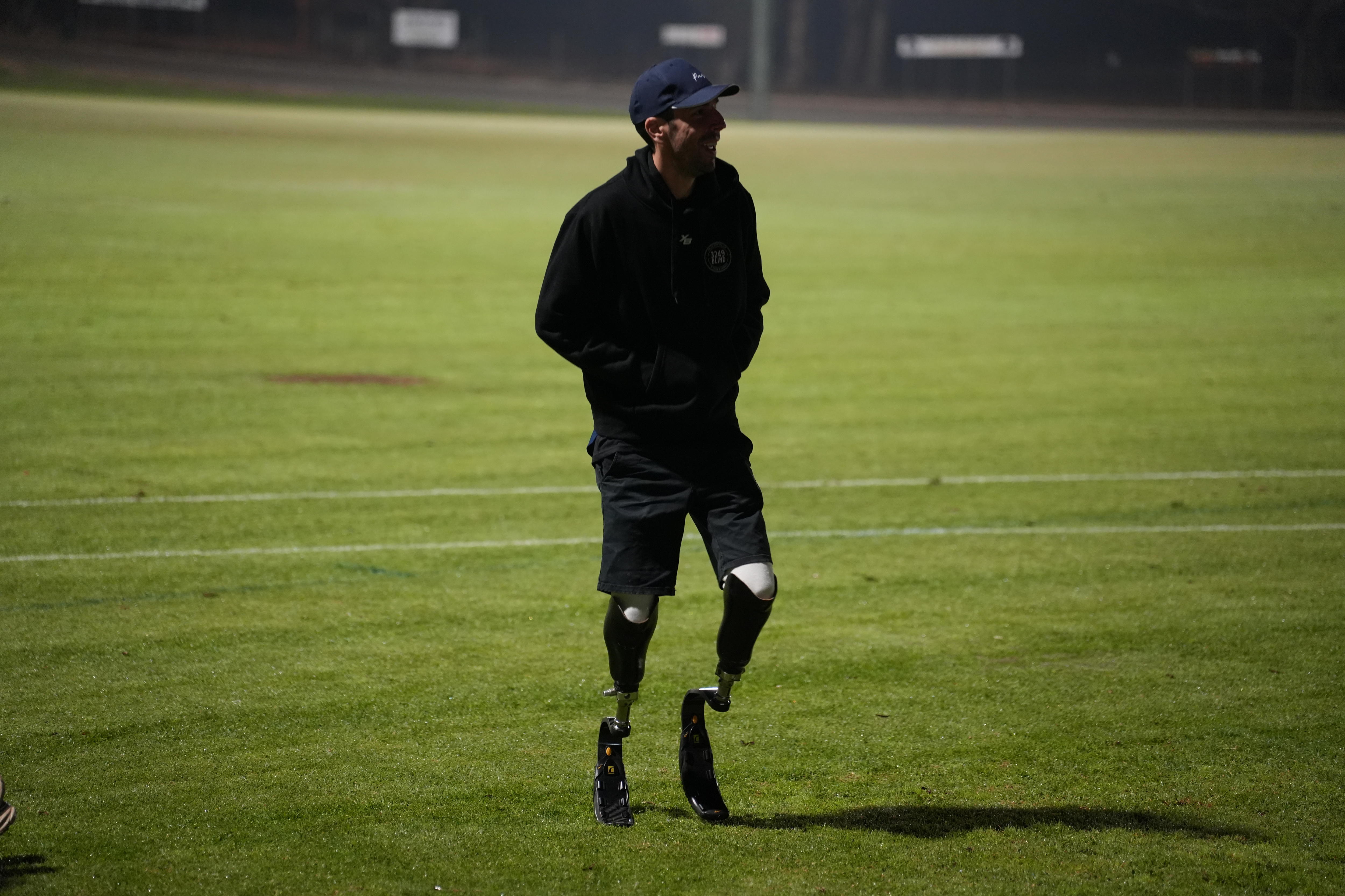 'Legless and Blind' mates use running to break down mental health ...