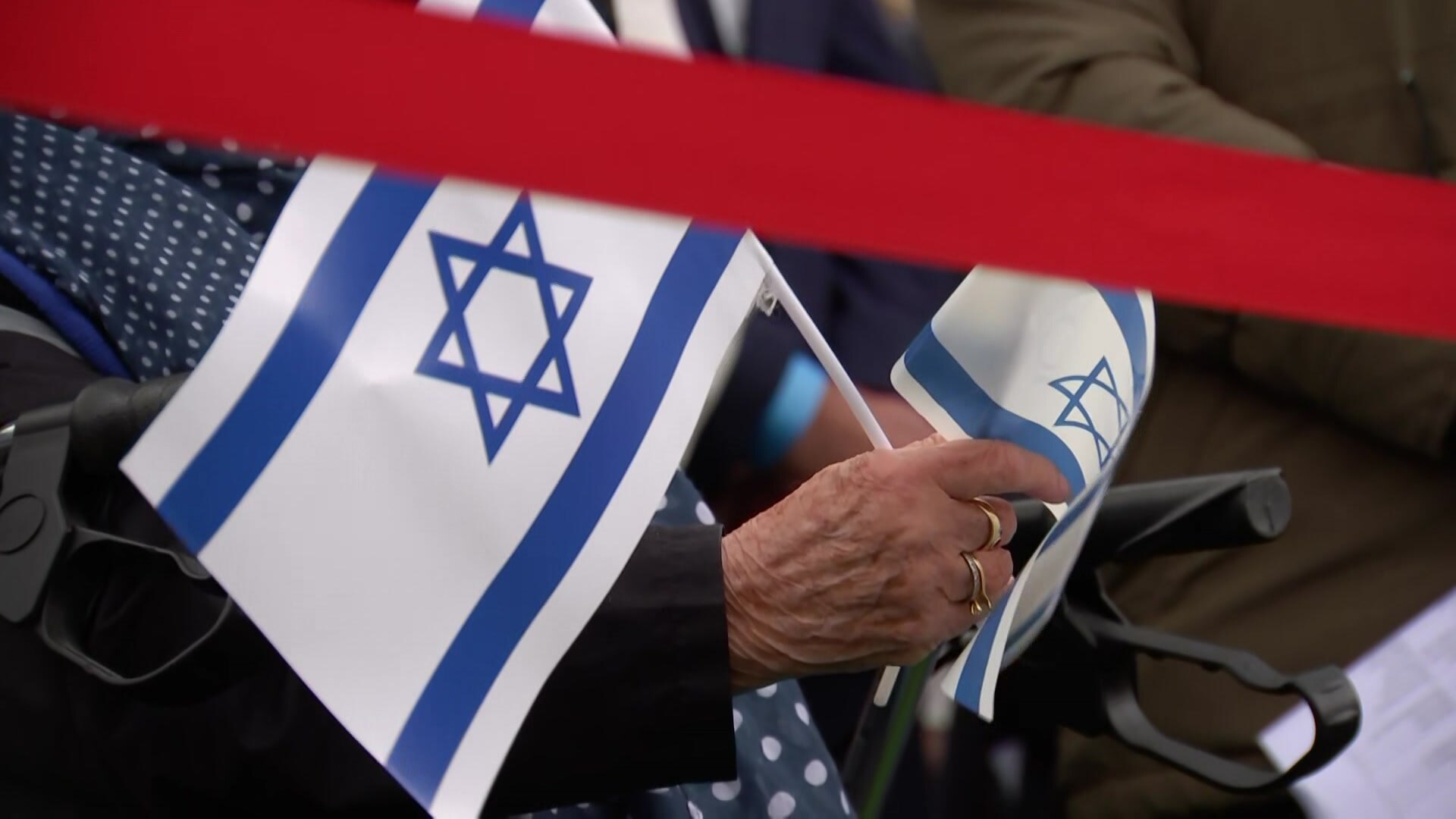 Australia's Jewish community commemorate October 7 victims - ABC News