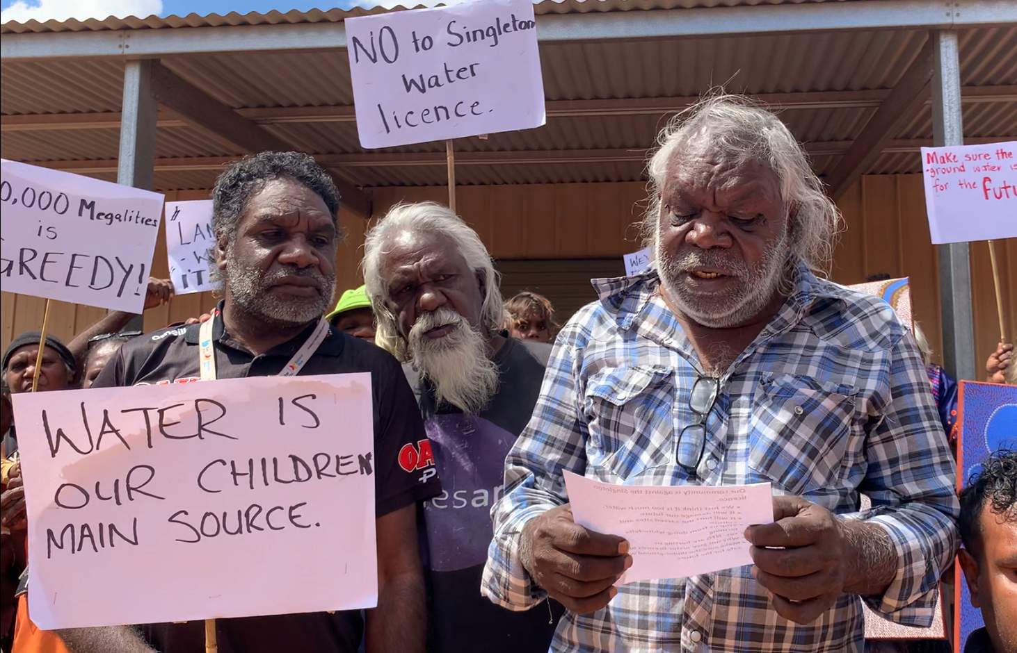 Residents voice their concerns about the water licence - ABC News