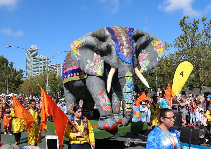 Moomba parade: Thousands line St Kilda Rd for colourful Melbourne ...
