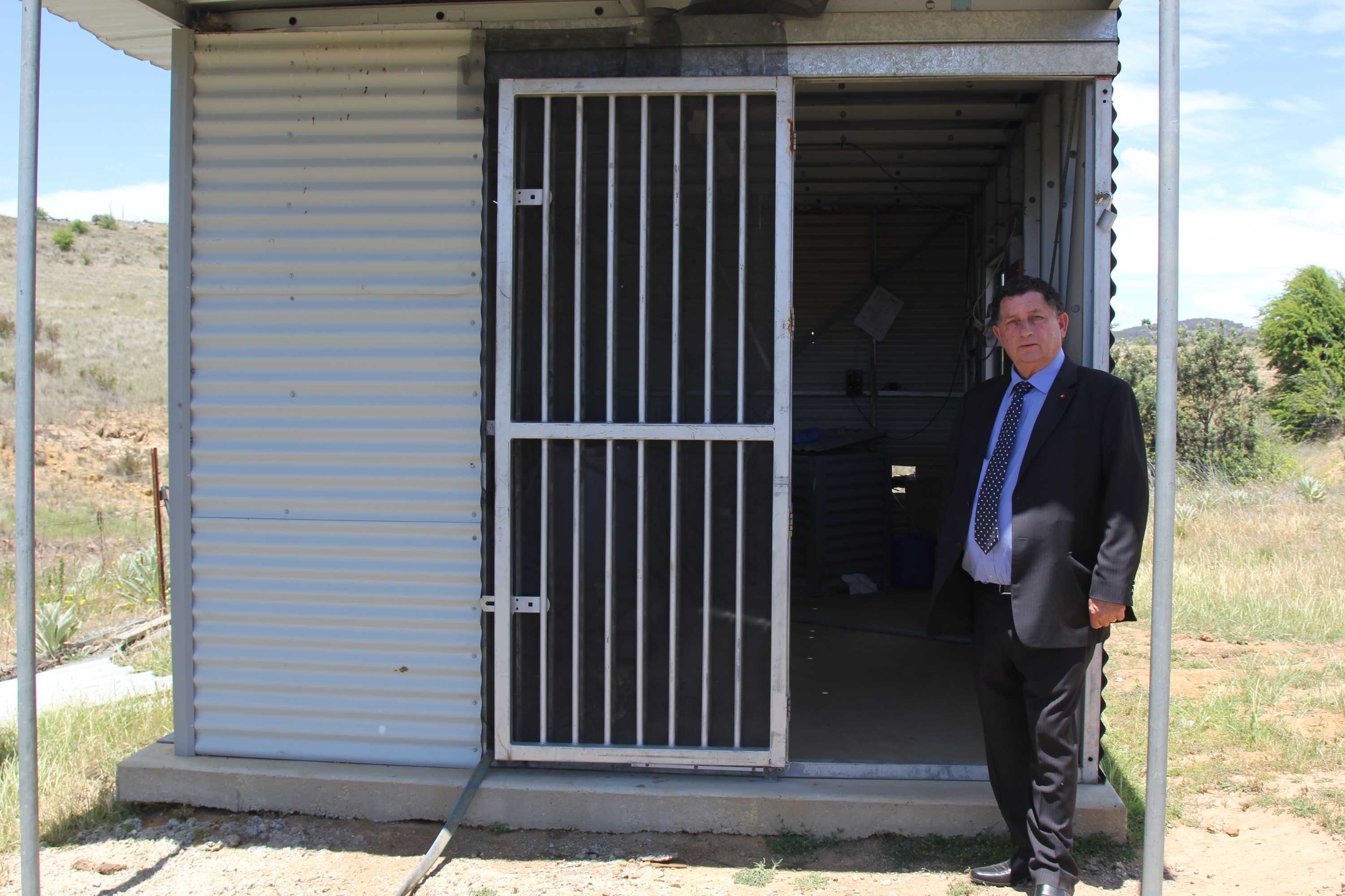 Discovery of 'liquid gold' mineral water aquifer turns farm into hi ...