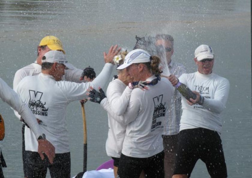 Cancer fund-raisers paddle Bass Strait - ABC News