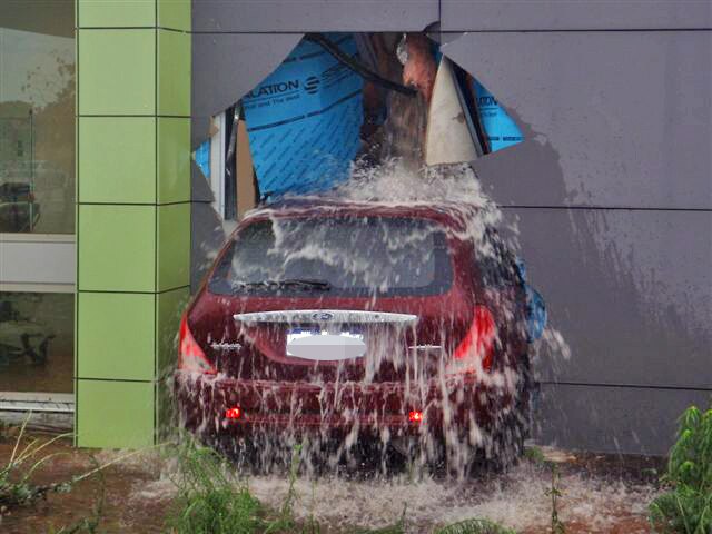 Car crashes into hospital's emergency department - ABC News