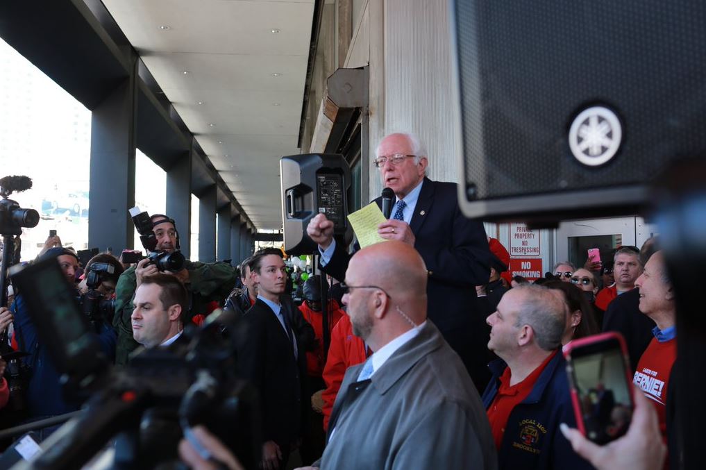 US election: Bernie Sanders joins Verizon workers' picket line, fights ...