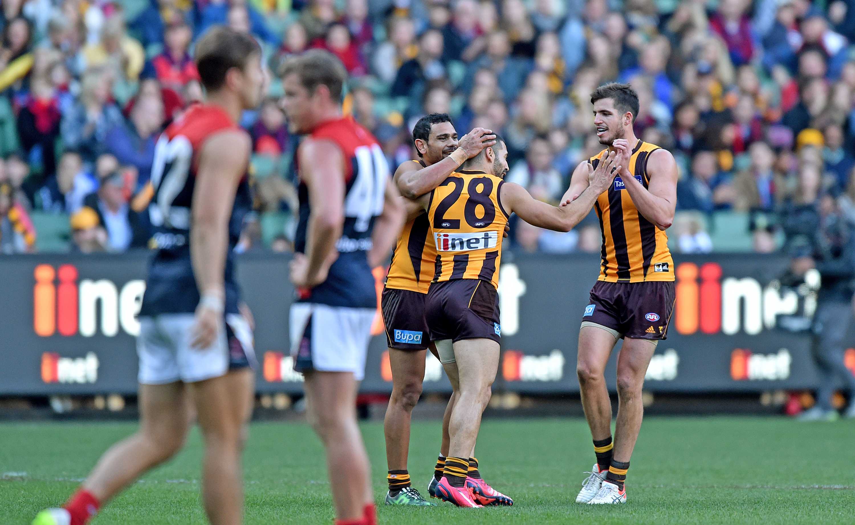 Hawthorn destroy hapless Melbourne by 105 points to re-establish ...