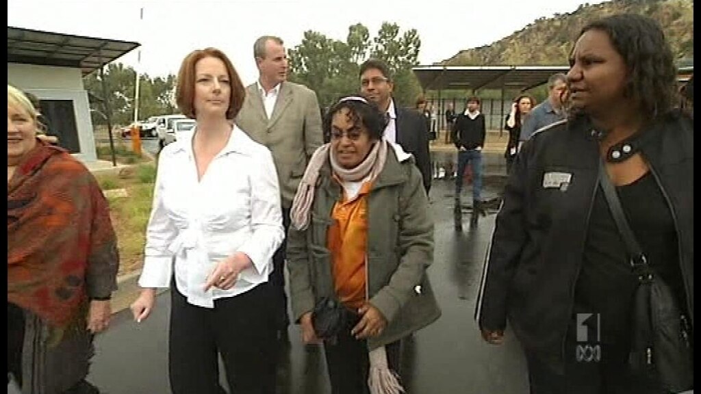 Gillard makes first trip to Alice Springs - ABC News