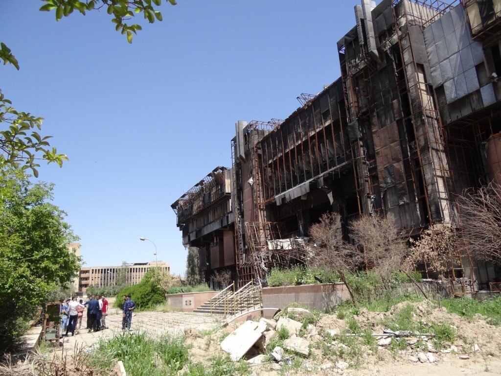 Volunteers rescue thousands of books from Mosul library destroyed by ...