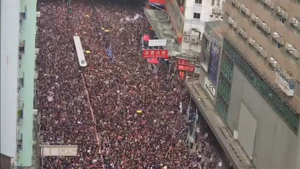 A timelapse of protestors filling the streets of Hong Kong - ABC News
