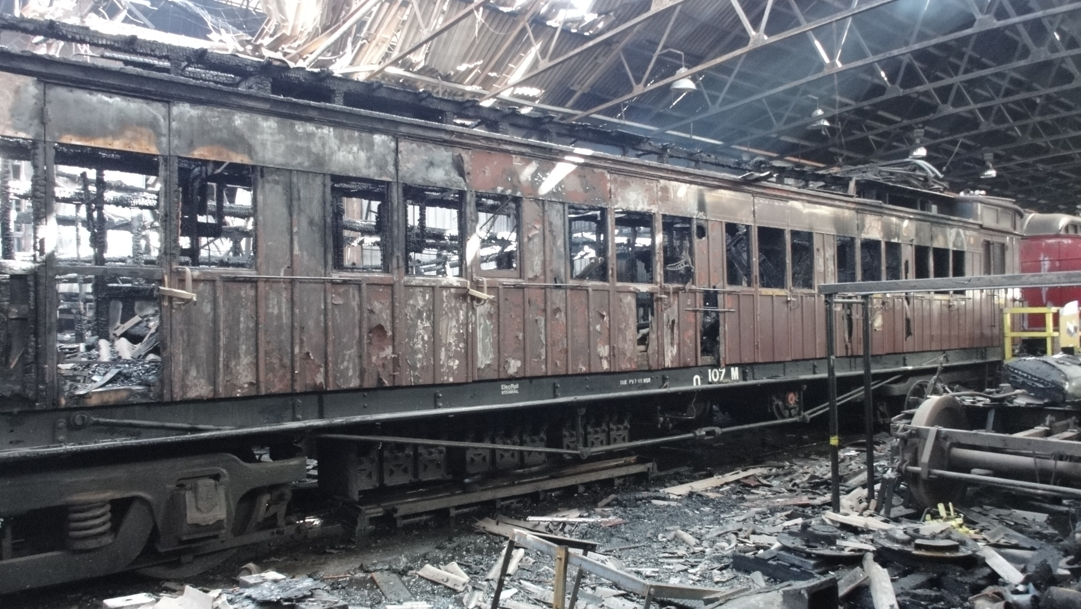 Heritage red rattler train welcomes back Melbourne passengers for the ...