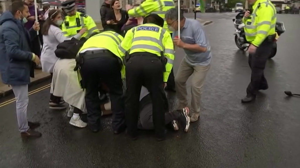 Protester runs in front of UK Prime Minister's motorcade - ABC News