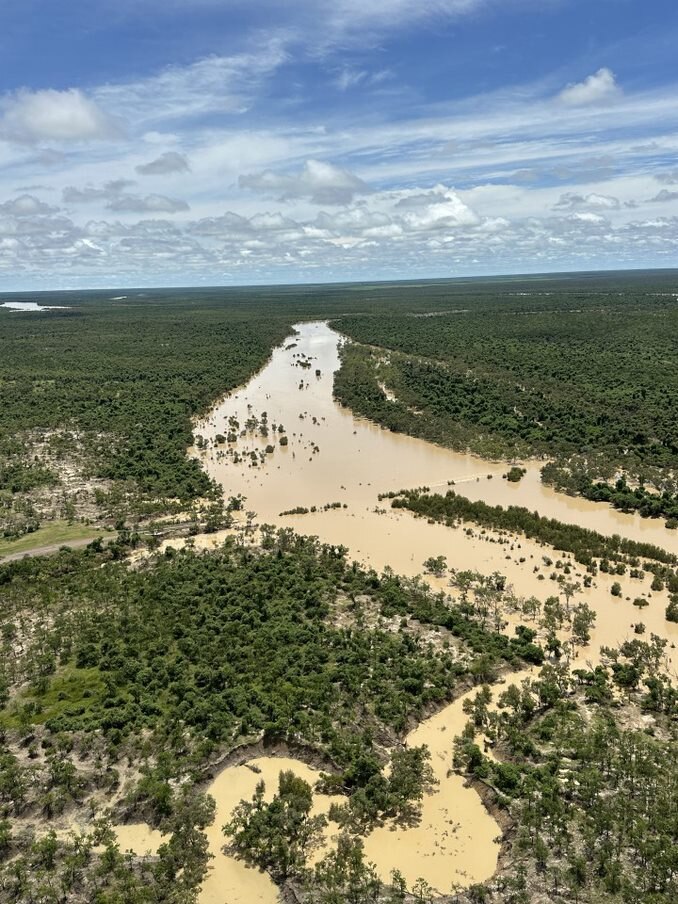 Ex-Tropical Cyclone Lincoln no match for Taylor Swift as outback fans ...