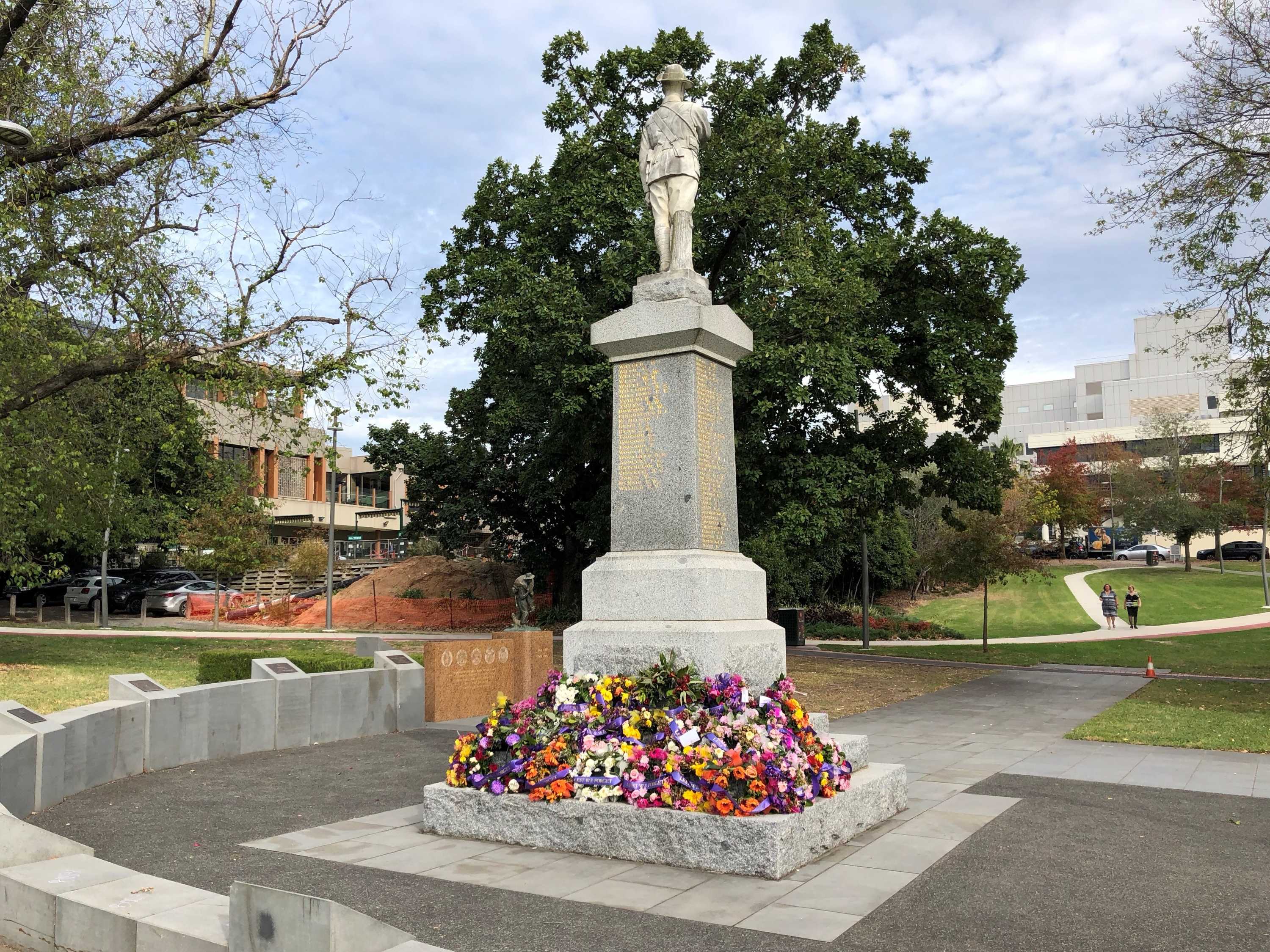 Anzac Day wreaths, flowers stolen from Box Hill war memorial in ...