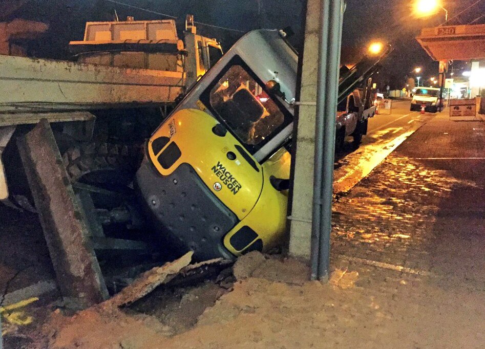 Digger falls into hole left by burst Adelaide water main on arterial ...