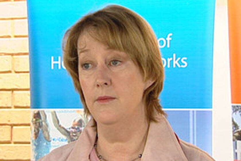 Minister admits tardy school water response - ABC News