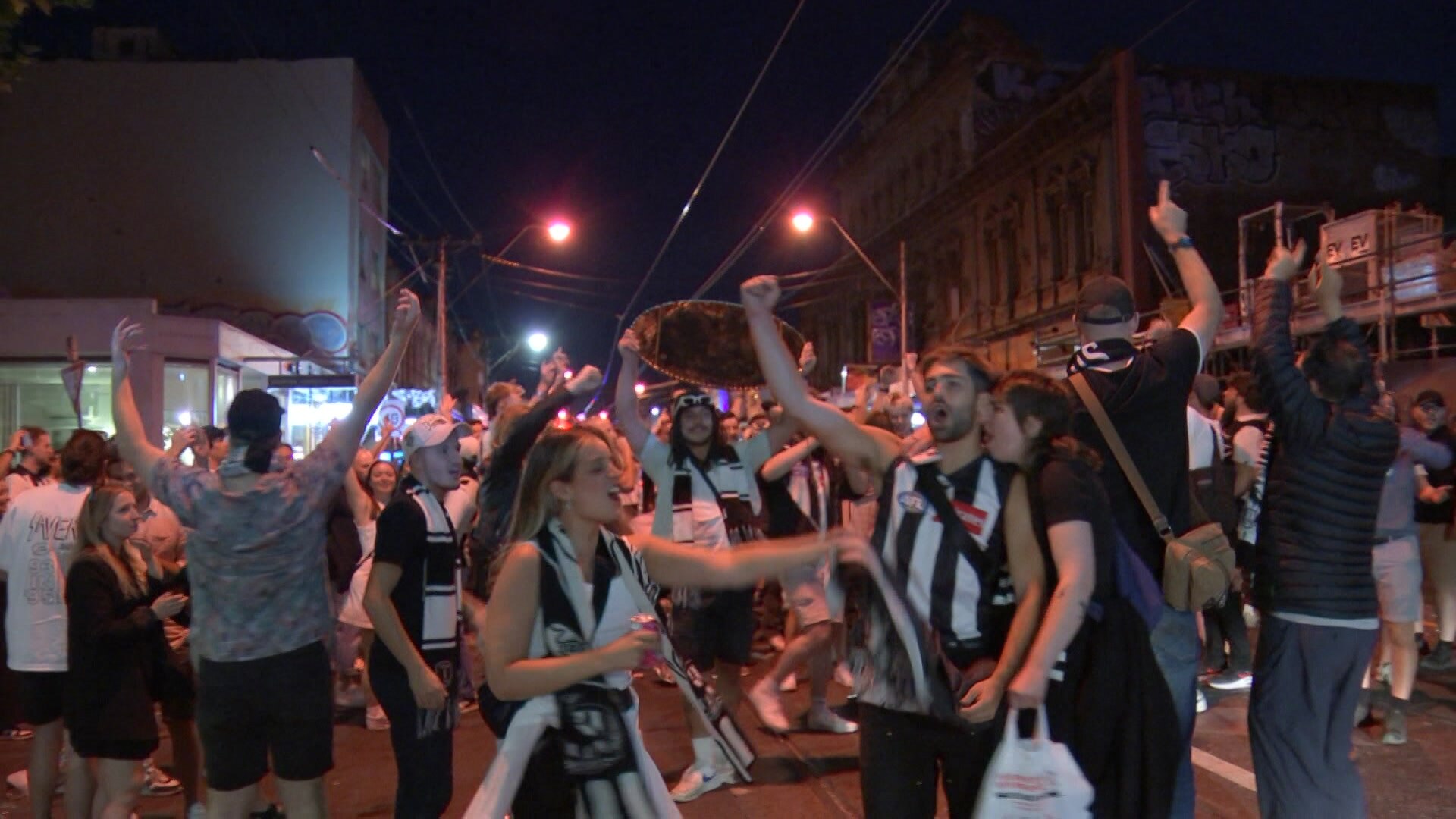 Collingwood fans across Melbourne and Australia celebrate nail-biting ...