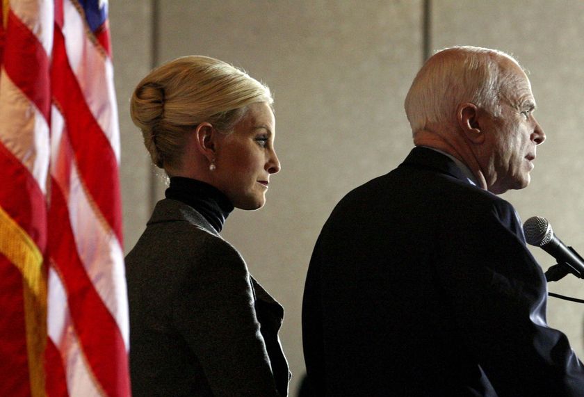 McCain denies affair with female lobbyist - ABC News