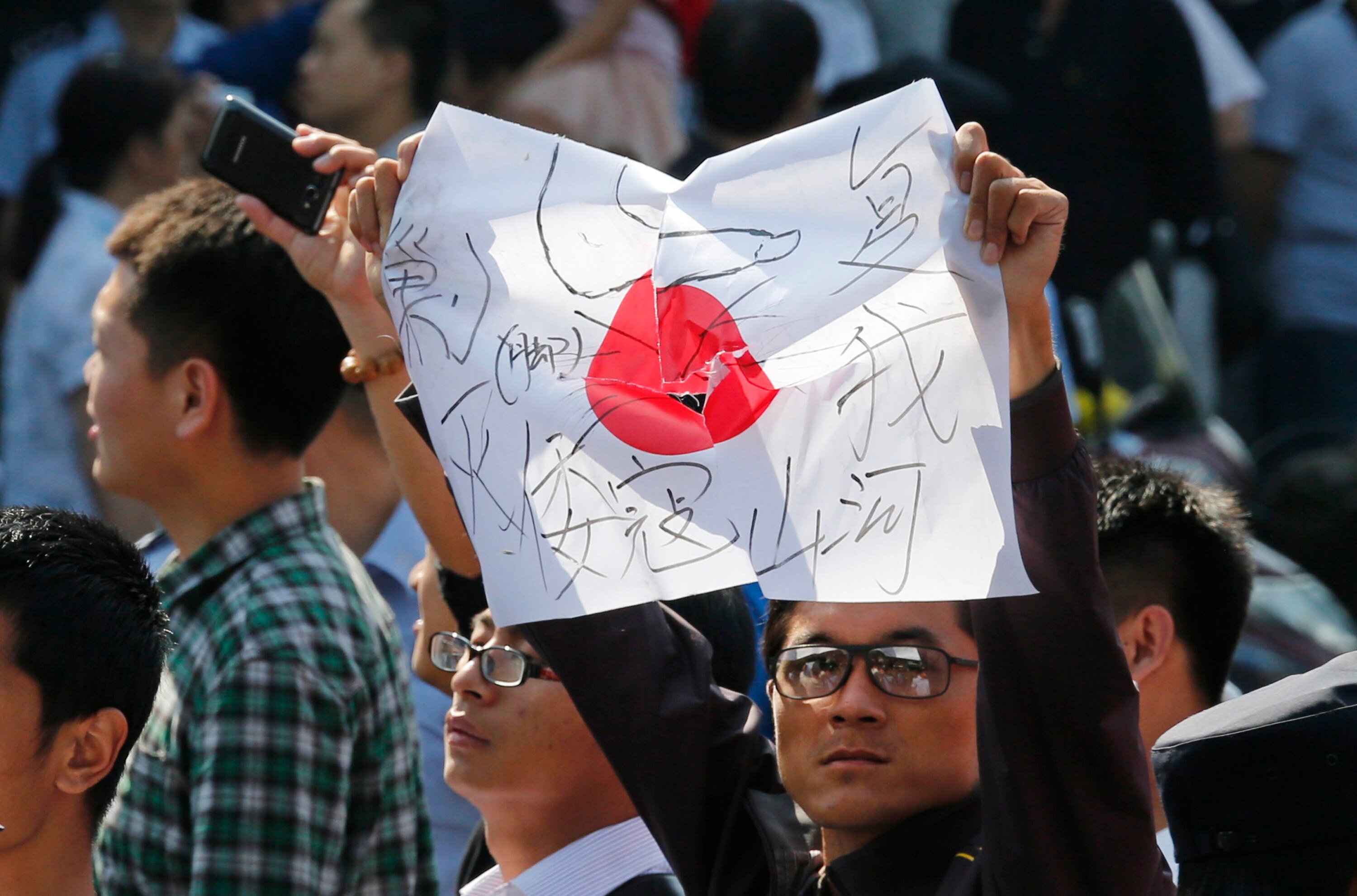 Chinese protesters target Japan - ABC News