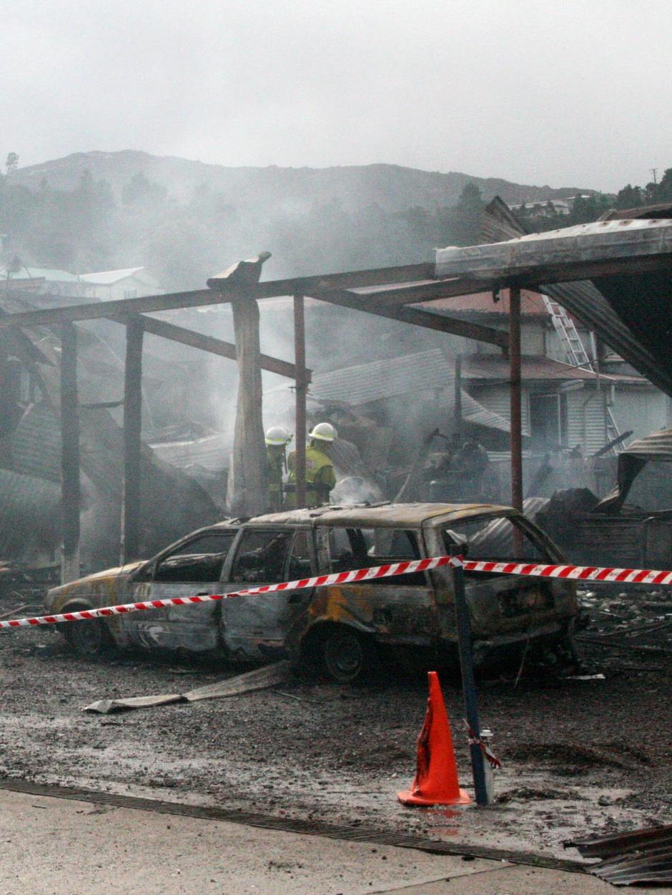 Asbestos delays fire clean up - ABC News