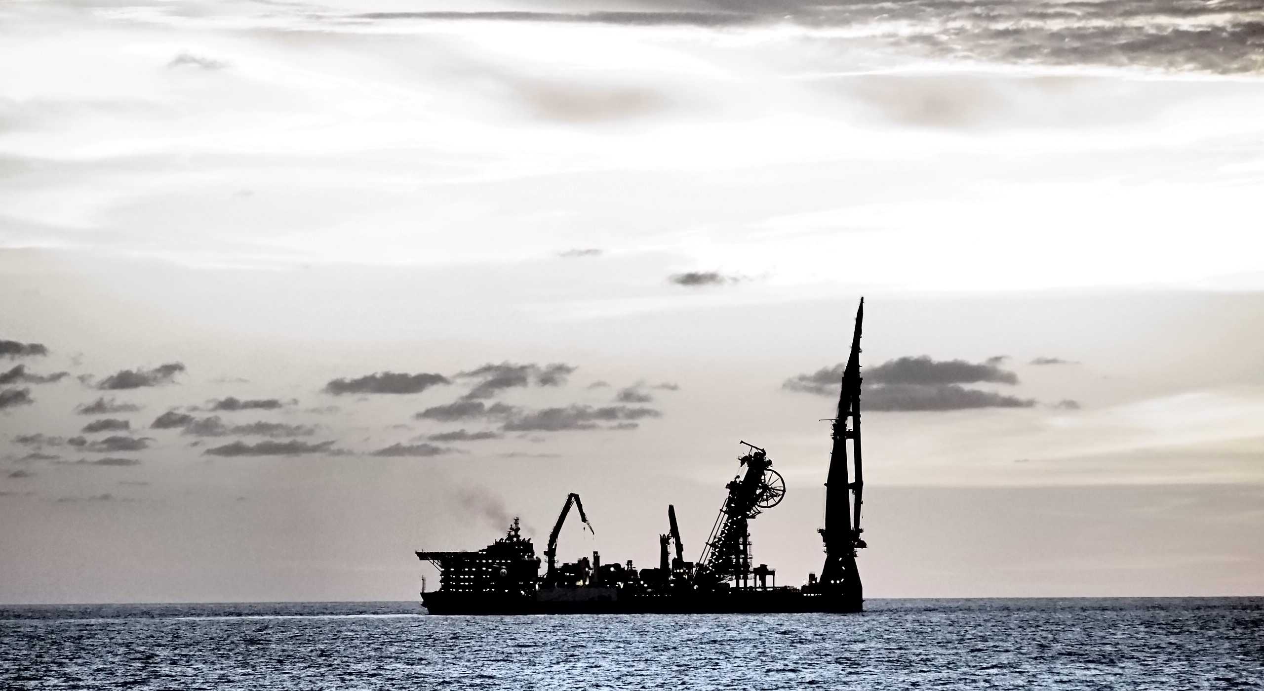 Australia's shipping industry to halve toxic emissions by 2050 with ...