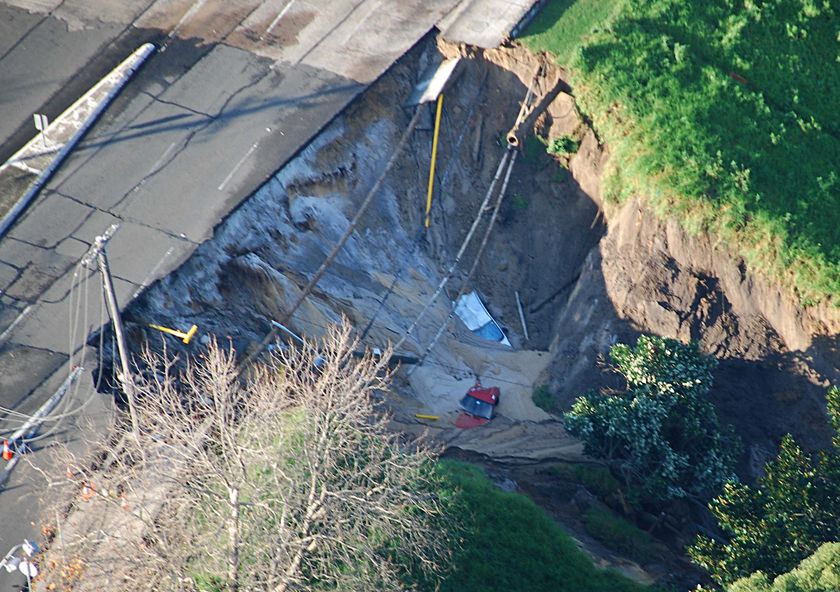 Exploding main punches crater in road - ABC News