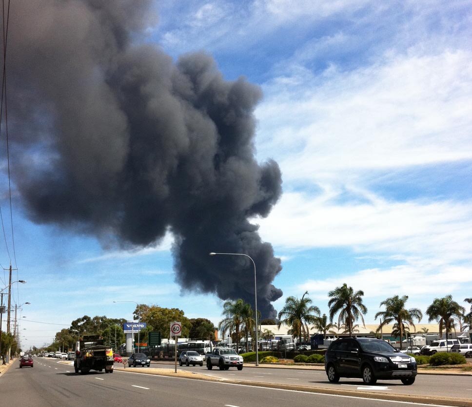 Fire blankets Adelaide in toxic smoke - ABC News